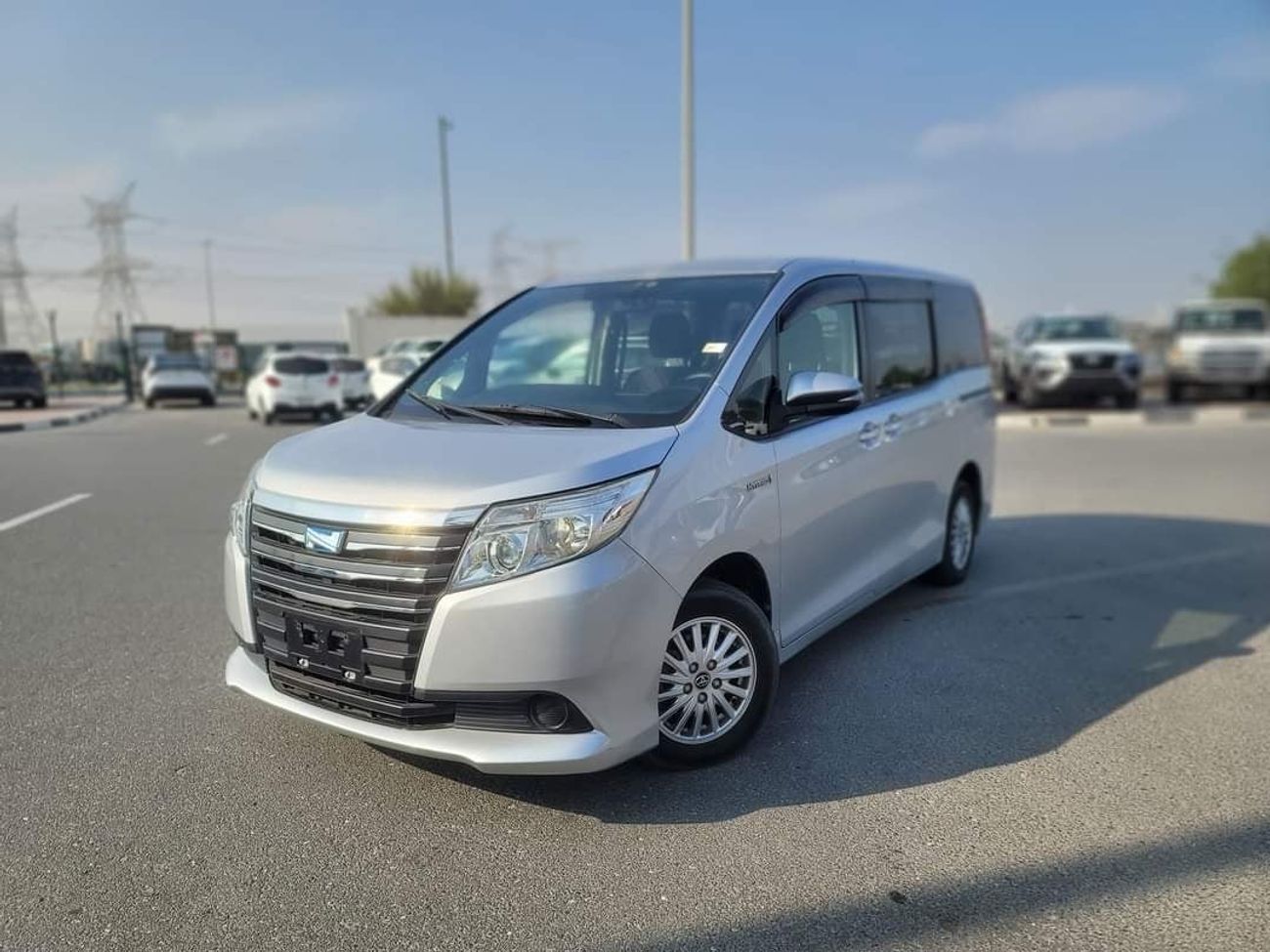 Used Toyota Noah 2014 for sale in Dubai - 701606