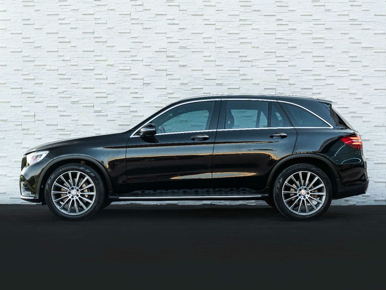 Used Mercedes-Benz GLC 300 AED 2,679 PM • GLC 300 4MATIC • 2.0L INLINE ...