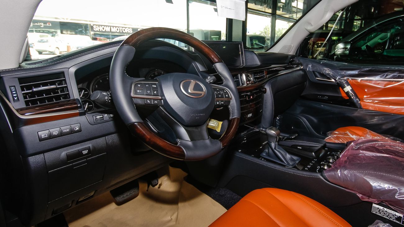 جديدة لكزس LX 570 2017 للبيع في دبي - 100813