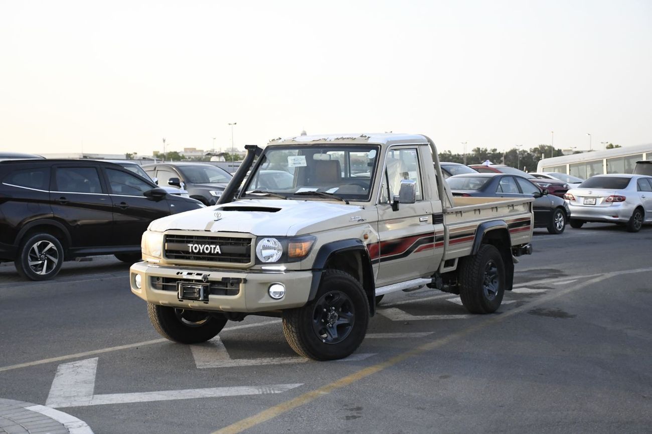 New Toyota Land Cruiser Pick Up 79 4.5L V8 MT Diff lock Full option 2023 for sale in Dubai - 857169