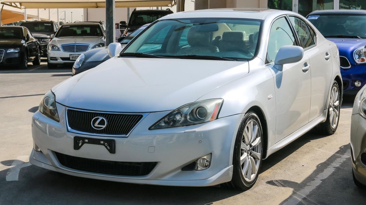 Lexus IS 300 for sale: AED 41,000. White, 2008