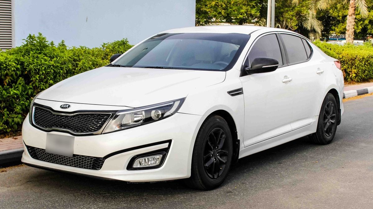 Kia Optima for sale: AED 30,000. White, 2014