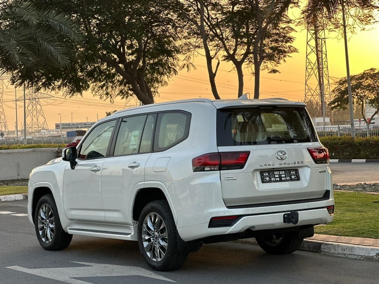 New Toyota Land Cruiser GXR (Petrol) **2022** / GCC Spec / For Export ...