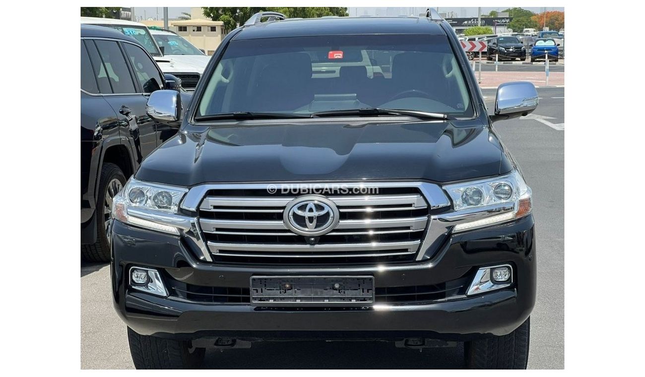 Used Toyota Land Cruiser 4.0L GXR V6 PETROL FULL OPTION 2019 for sale in Dubai - 629056