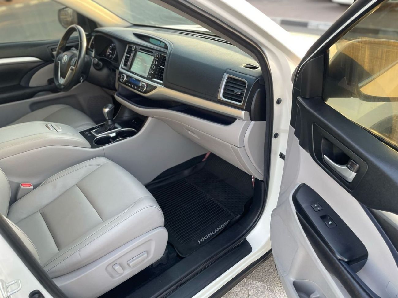 Used 2018 Toyota Highlander XLE 3.5L V6 Full Option - 7 Seater With ...