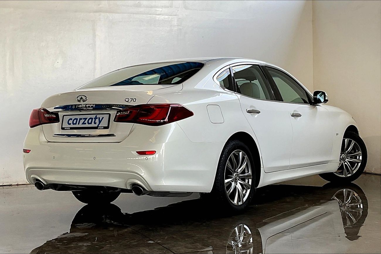 Used Infiniti Q70 Luxury 2016 for sale in Dubai - 544175