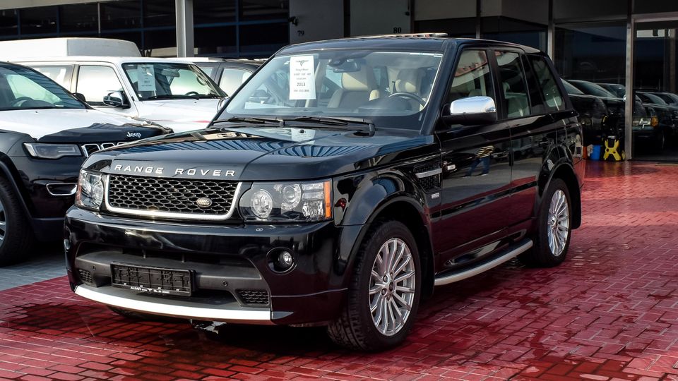 Land Rover Range Rover Sport HSE With HST Body kit for sale. Black, 2013