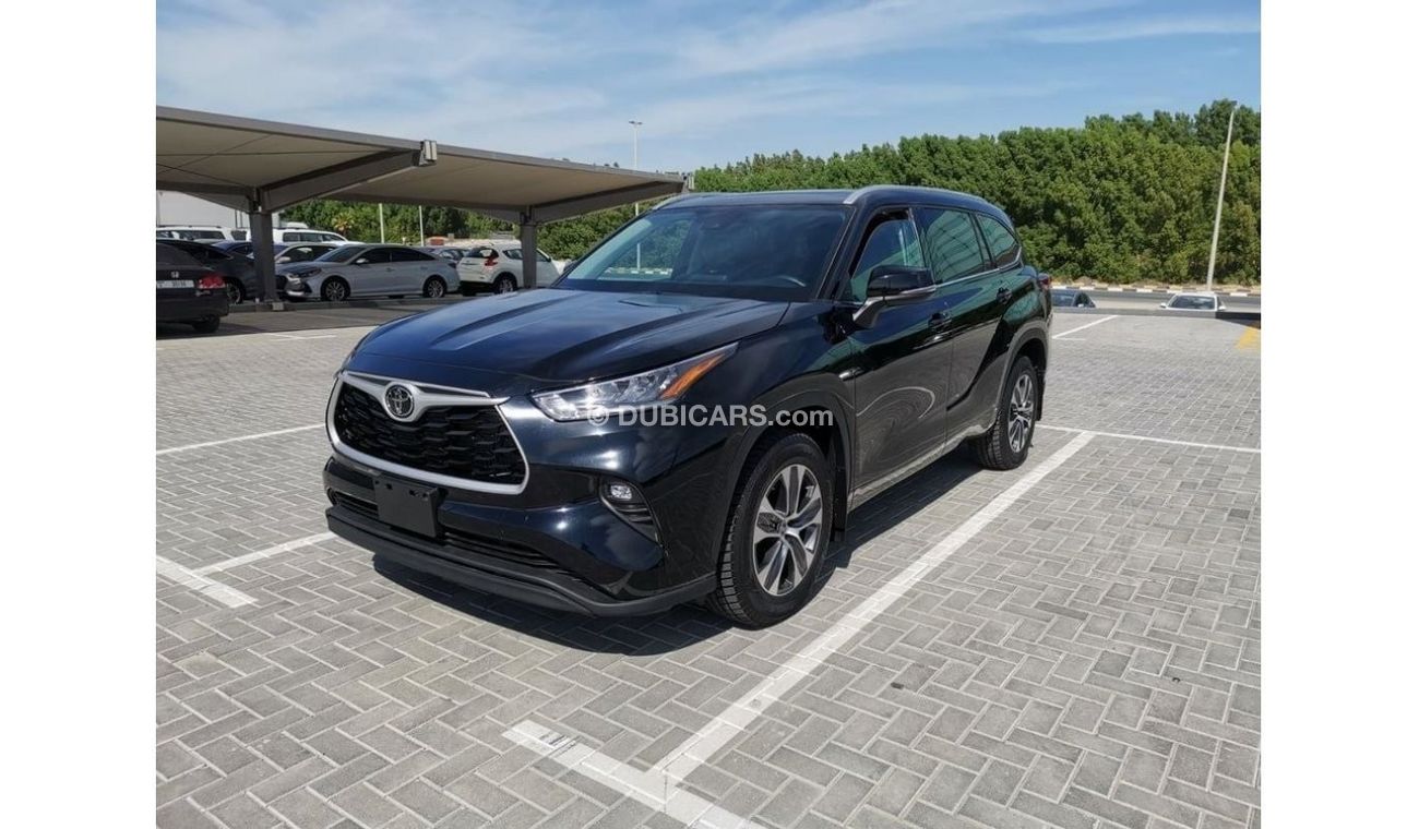 Used Toyota Highlander XLE - 2022- Black 2022 for sale in Sharjah - 682981