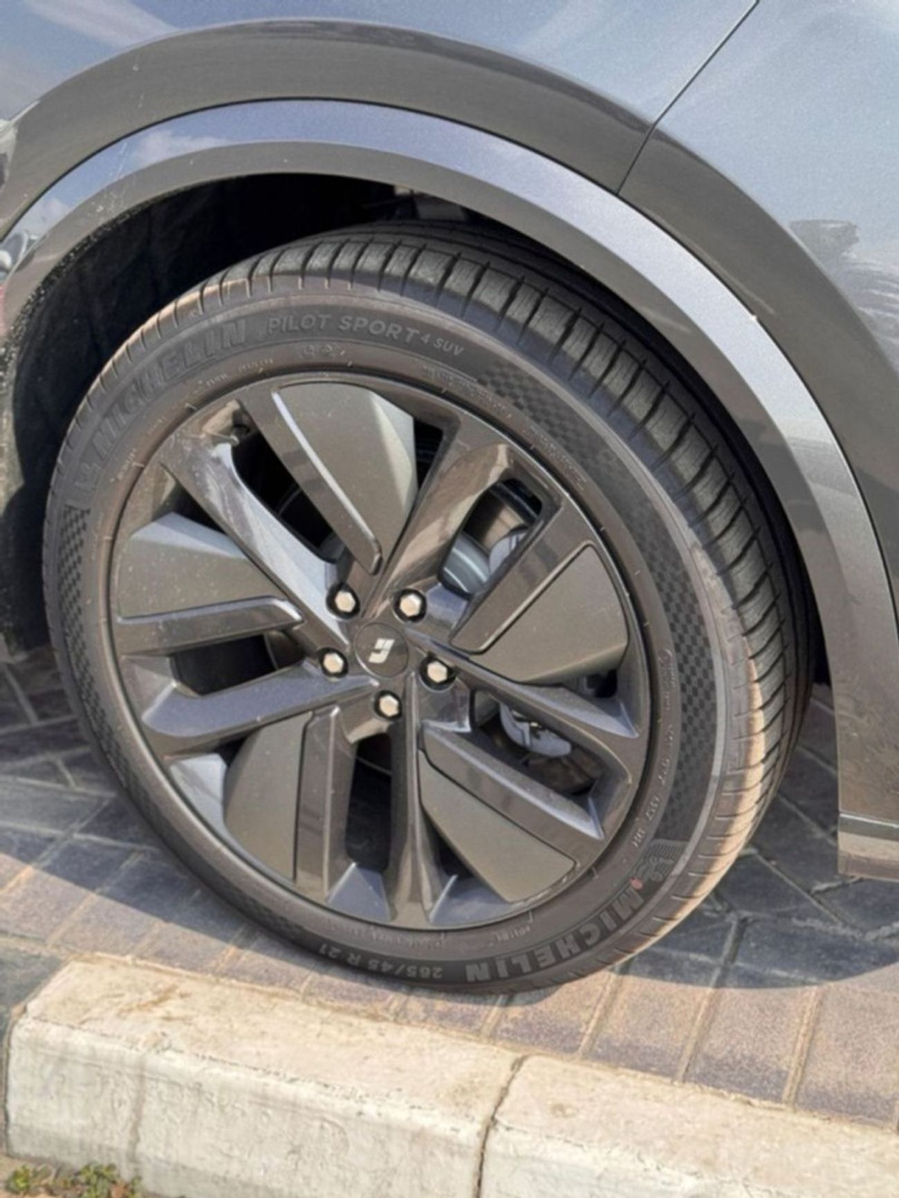 New Li Auto L9 2024 LIXIANG L9 ULTRA WITH SIM SLOT APPLICATION 2024 for sale in Dubai - 837540