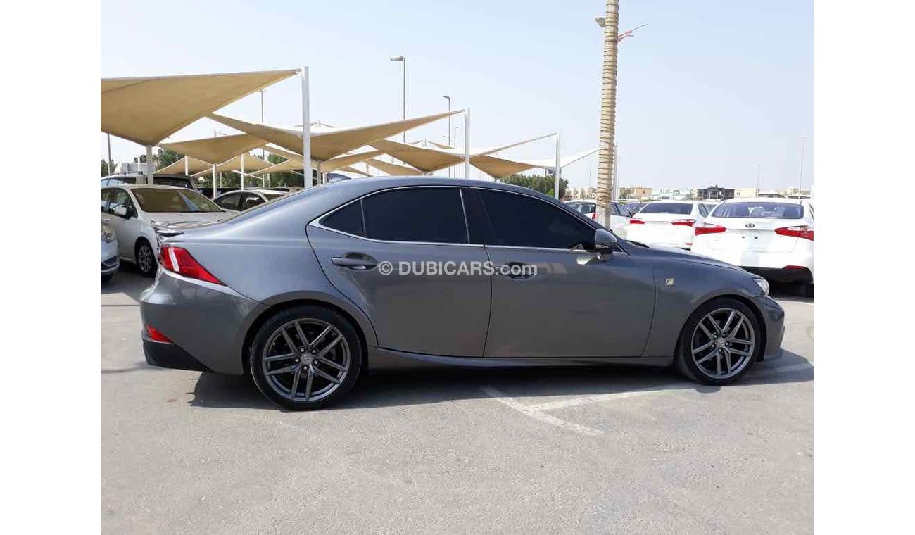 Used Lexus IS250 2014 for sale in Sharjah - 192075