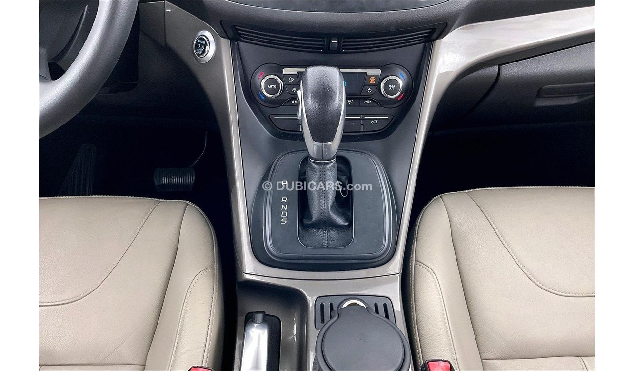 Used Ford Escape SE 2016 for sale in Dubai - 692633