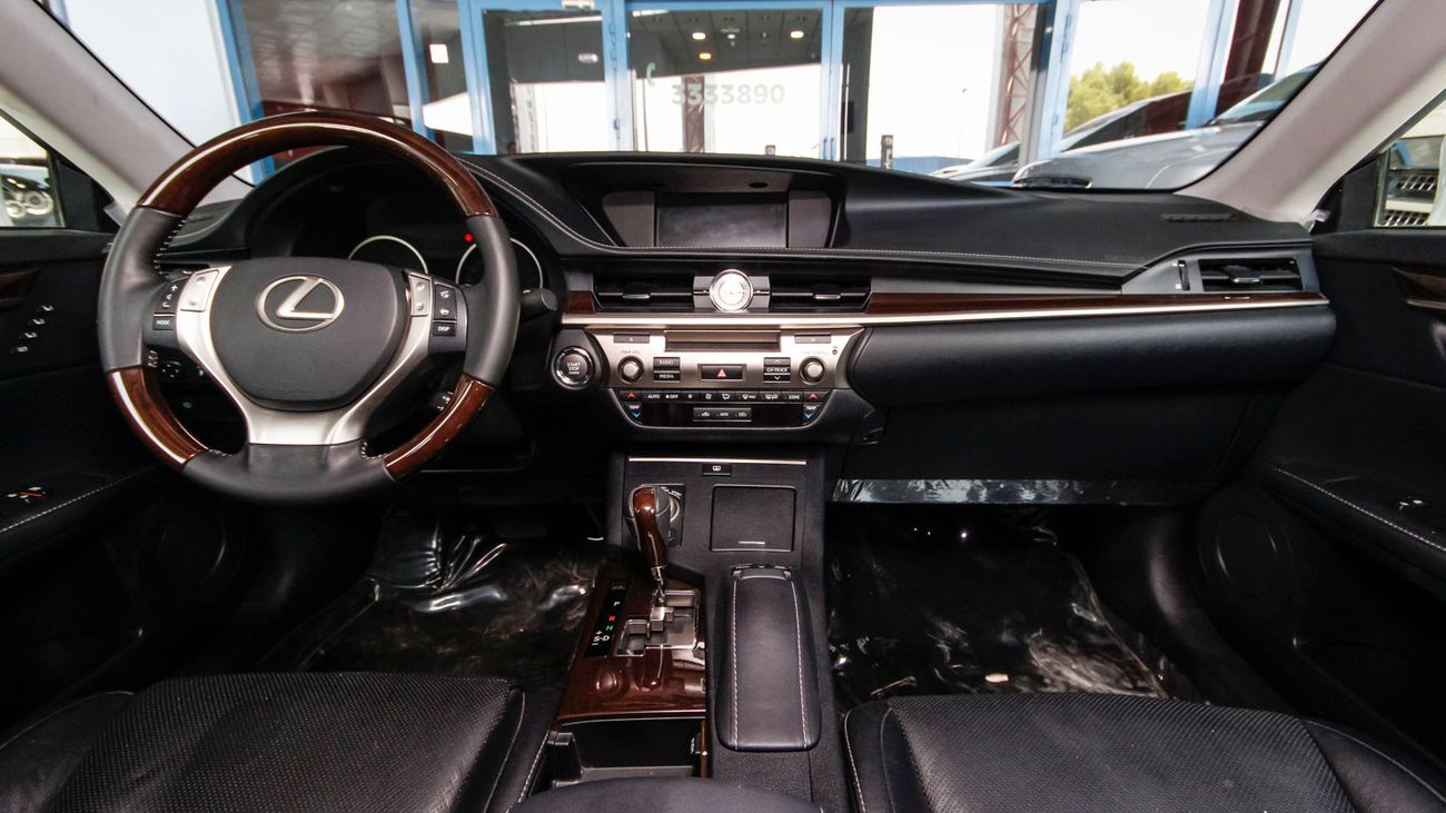 Used Lexus ES350 2014 for sale in Dubai - 24821