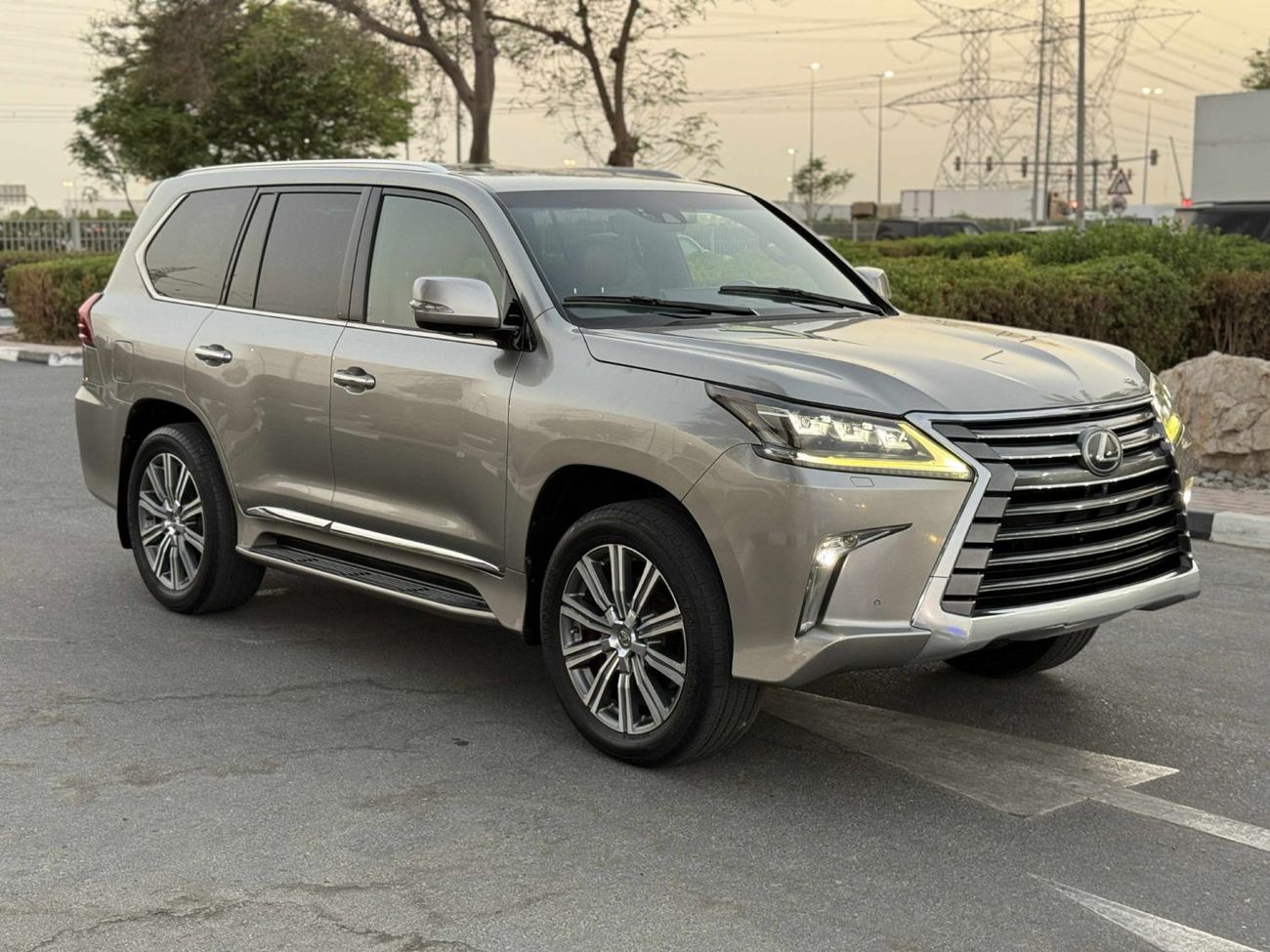 Used Lexus LX 570 Platinum 5.7L GCC SPEC 2017 for sale in Dubai - 899453