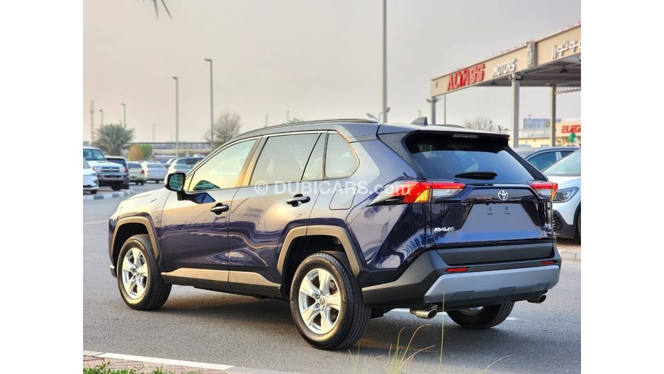 Used Toyota RAV4 RAV4 XLE 2WD 2021 for sale in Dubai - 696554