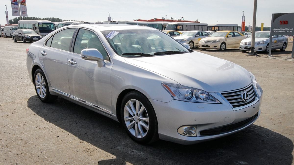 Lexus ES 350 for sale: AED 59,000. Grey/Silver, 2011
