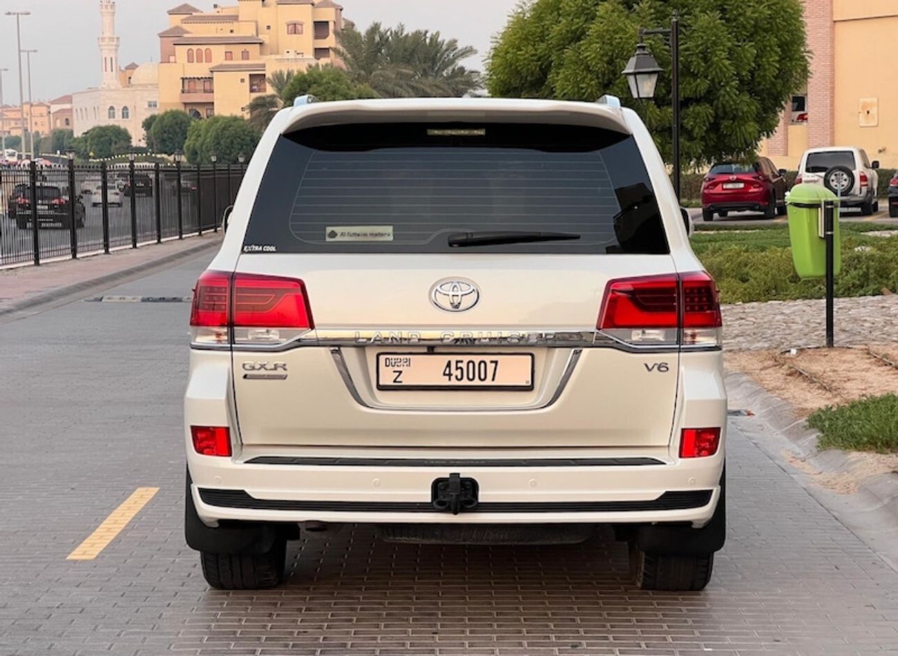 مستعملة تويوتا لاند كروزر GXR 2019 للبيع في دبي - 821674