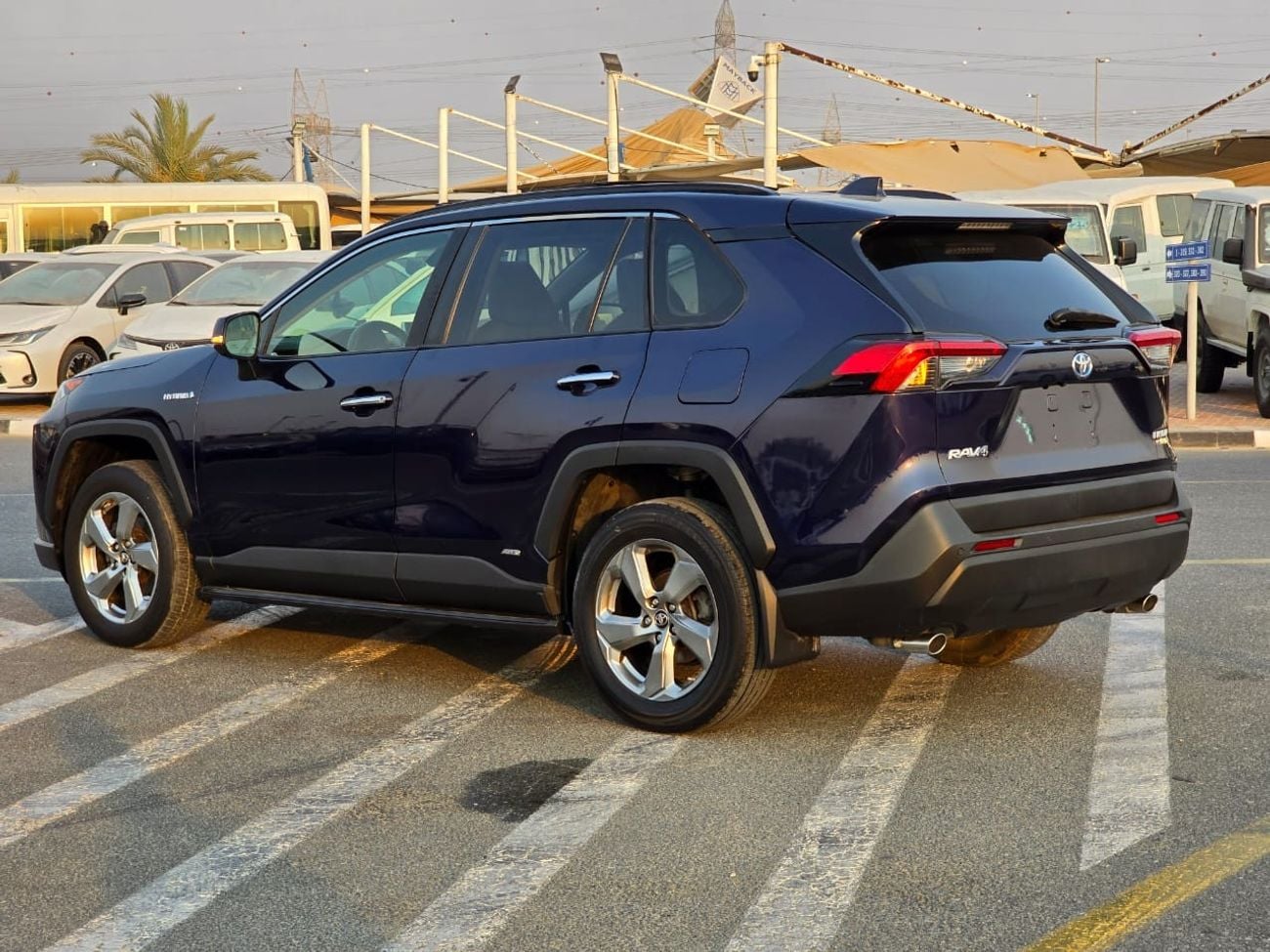 Used 2019 TOYOTA RAV4 HYBRID LIMITED 2019 for sale in Dubai - 766862