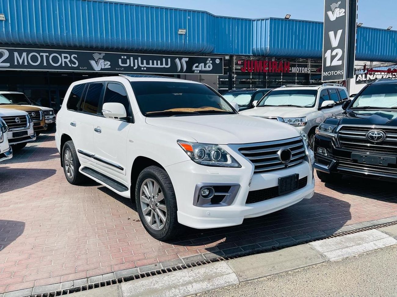 Used Lexus LX570 2011 for sale in Dubai - 538537