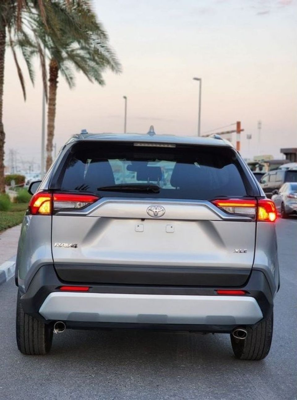 Used Toyota RAV4 RAV4 XLE 2WD 2019 for sale in Dubai - 696752