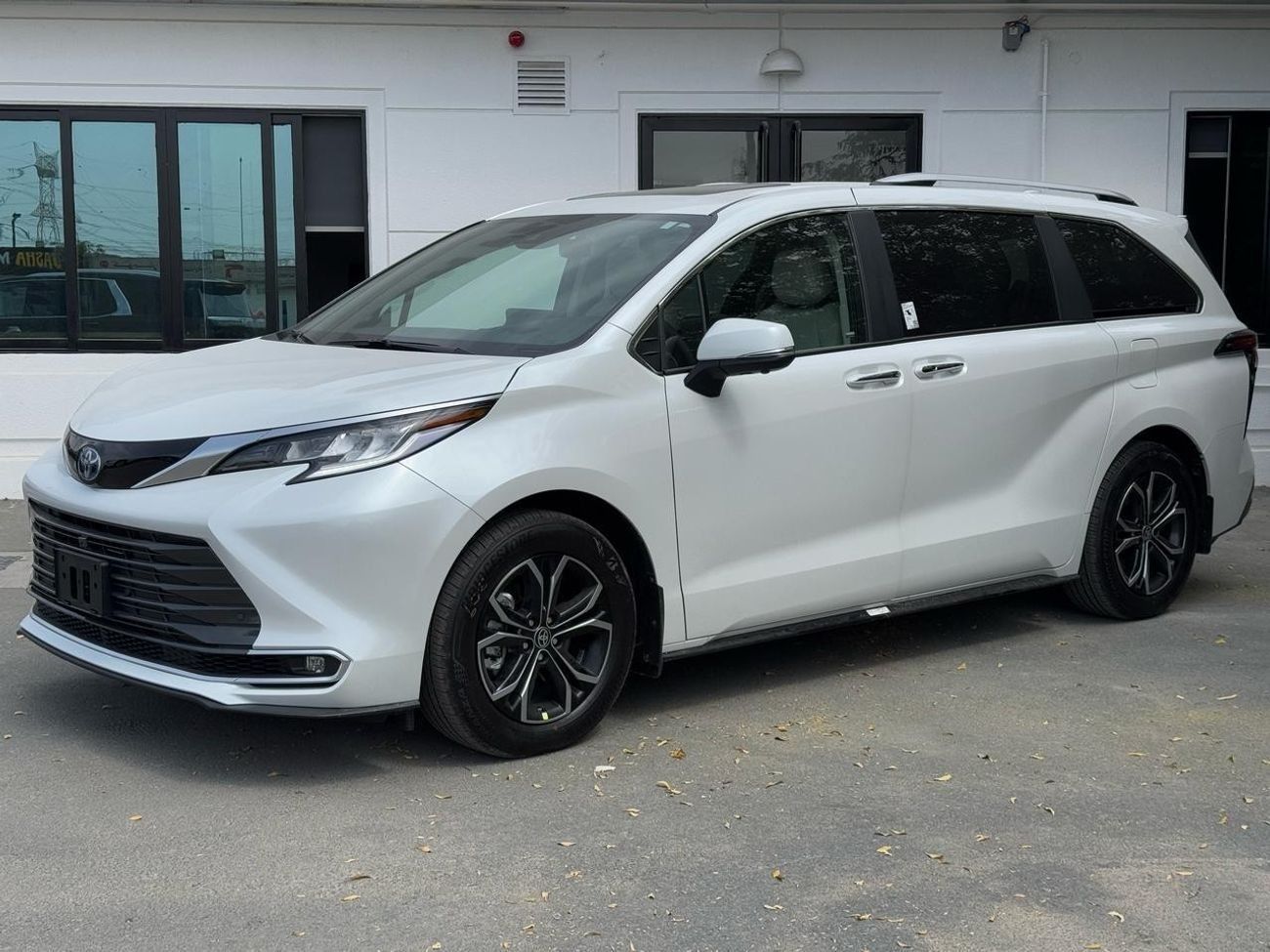 New 2025 Toyota Sienna 2.5L Hybrid Platinum Brand New 2025 for sale in Dubai - 833553