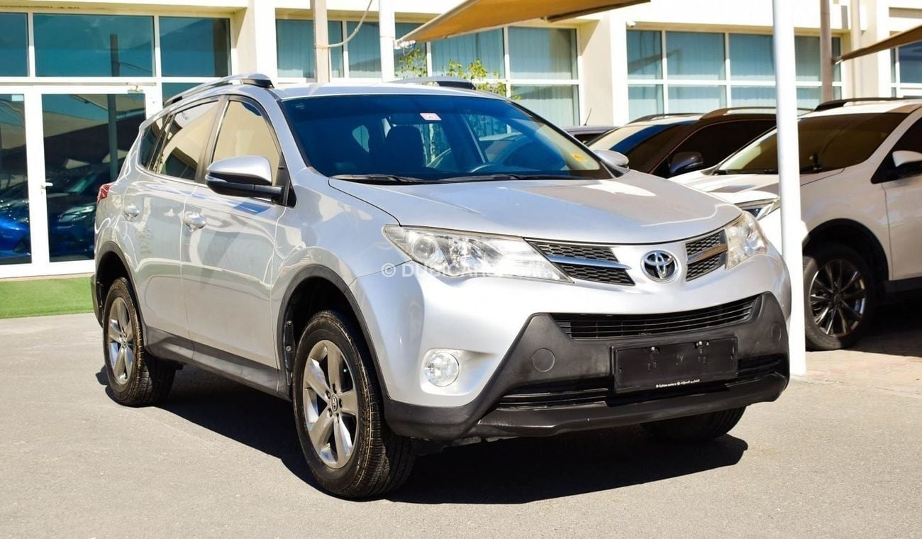 Used Toyota RAV4 2015 for sale in Dubai - 588127
