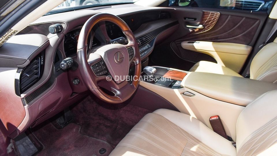 Used Lexus LS500 2019 for sale in Sharjah - 681126
