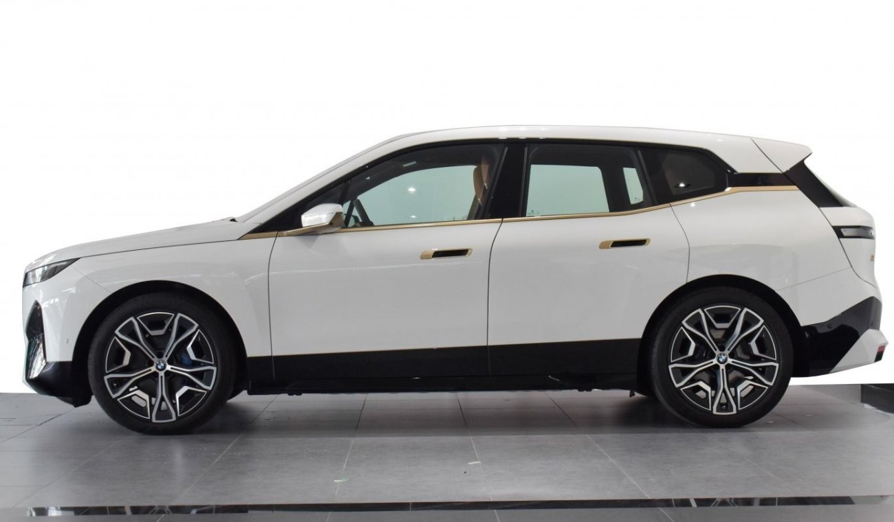 Used BMW iX XDrive 40 i 2023 for sale in Abu Dhabi - 614042