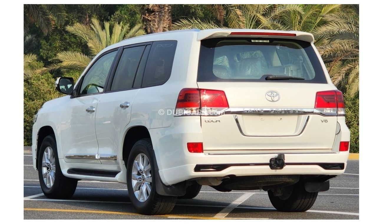Used Toyota Land Cruiser GXR 2016 for sale in Sharjah - 640584