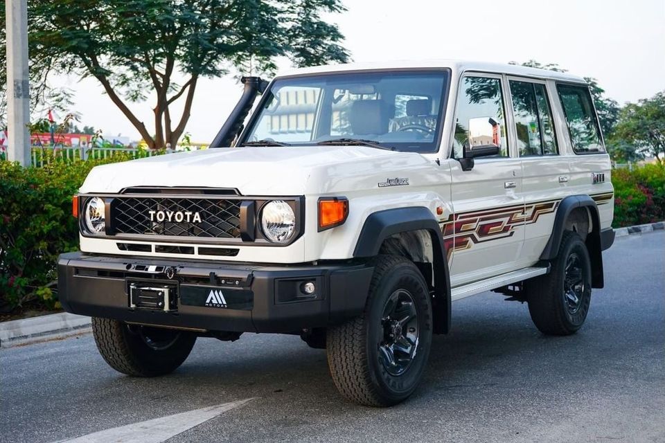 New Toyota Land Cruiser Hard Top LC76 | Hard Top (5 Doors) | 4.0 L | V6 ...
