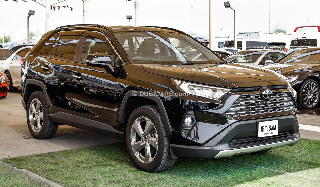 Used Toyota RAV4 2020 for sale in Dubai - 718527