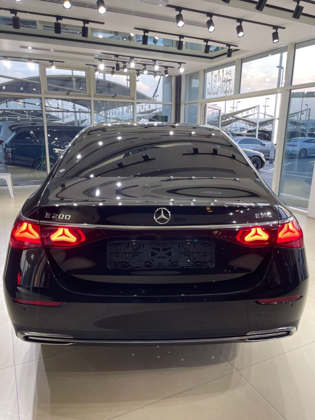 مستعملة مرسيدس بنز E200 2.0L 2024 للبيع في دبي - 854433