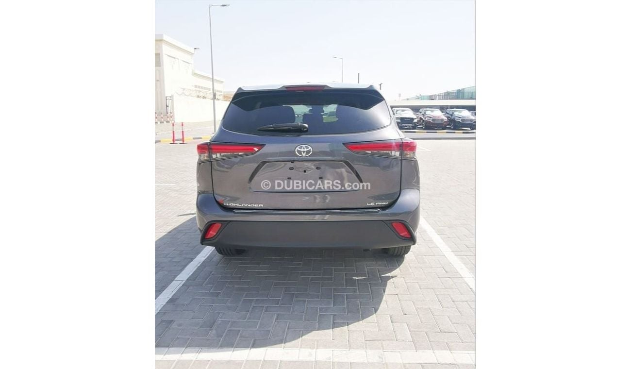 Used Toyota Highlander LE - 2022- Grey 2022 for sale in Sharjah - 619519