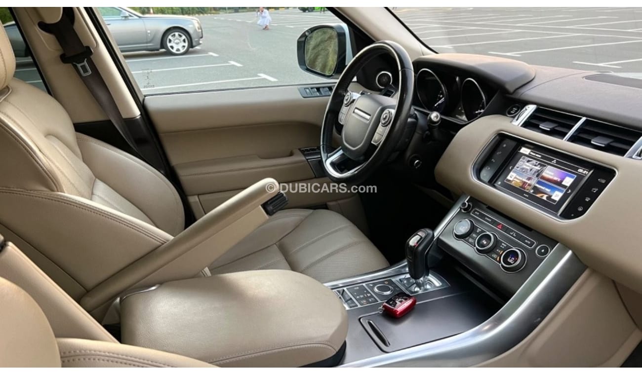 Used Land Rover Range Rover Sport 3.0L V6 2016 for sale in Sharjah - 691673
