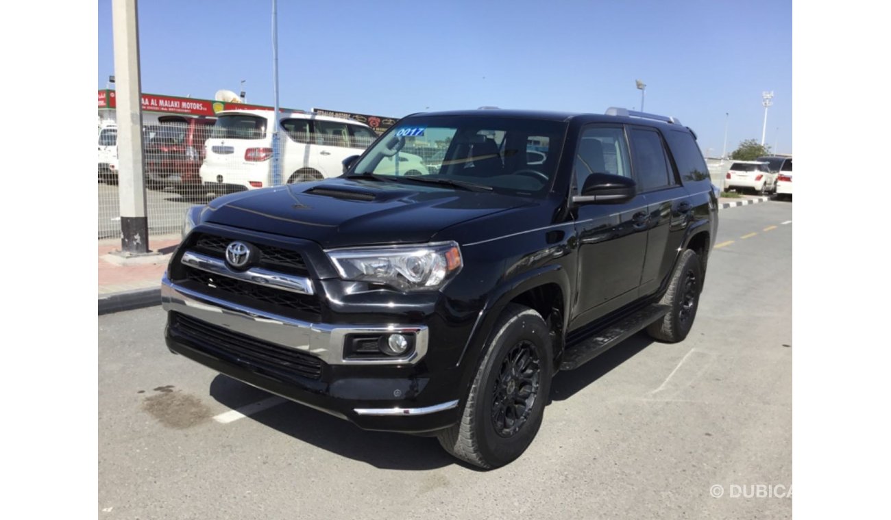 Used Toyota 4Runner 2014 for sale in Dubai - 300756