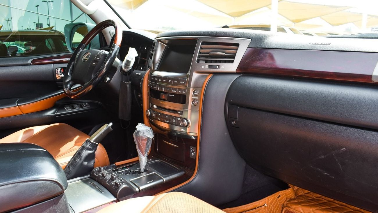 Used Lexus LX570 2011 for sale in Dubai - 725599