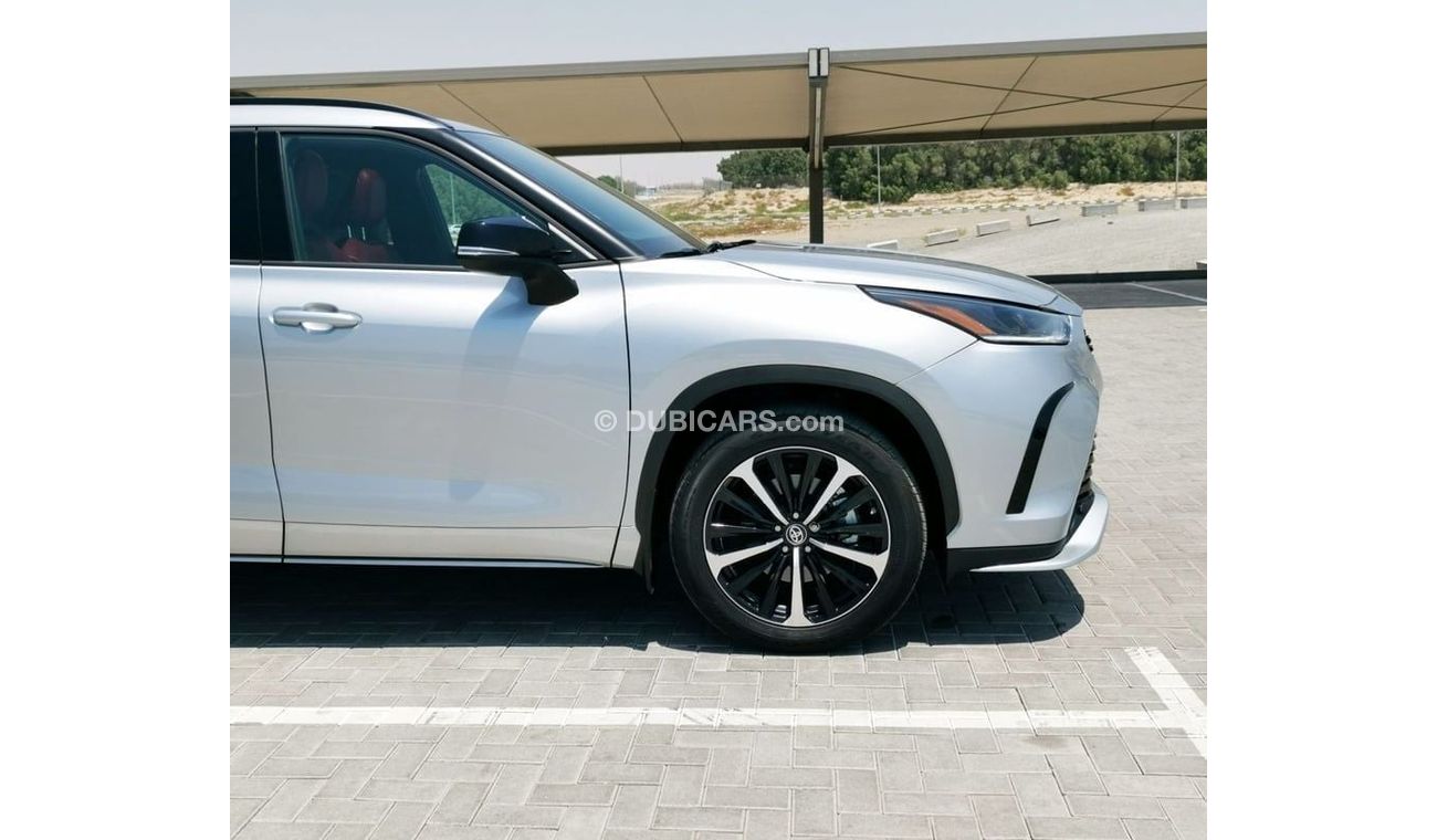Used Toyota Highlander XSE - 2022- Silver 2022 for sale in Sharjah - 636075