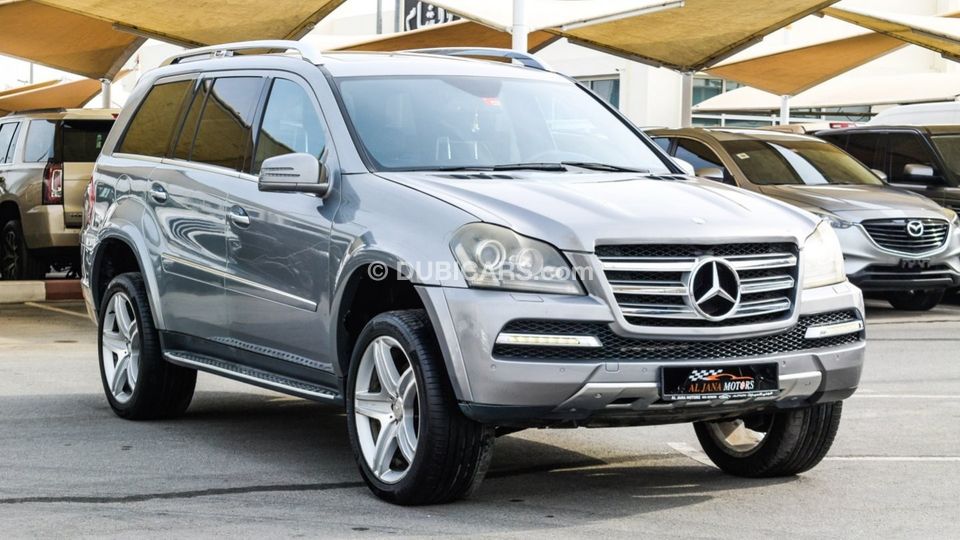 Mercedes-Benz GL 500 4Matic for sale: AED 36,000. Grey/Silver, 2012