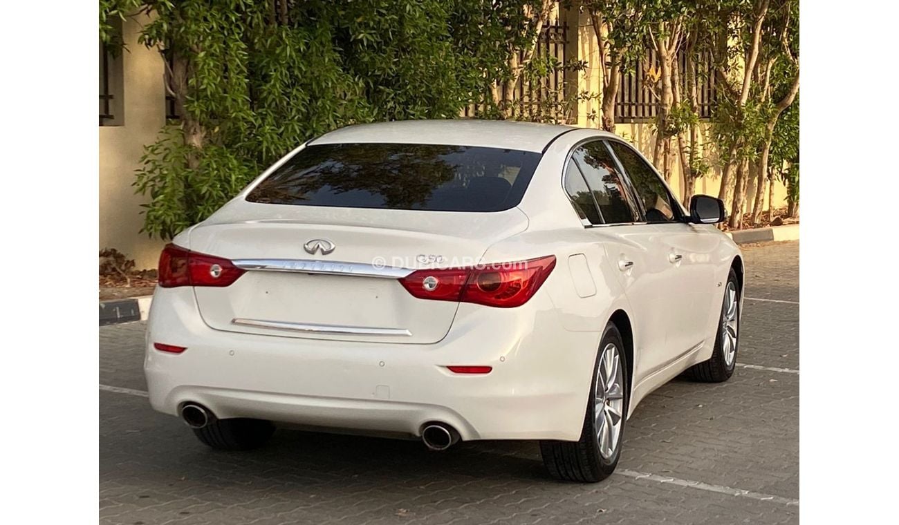 Used Premium Infiniti Q50 Model : 2016 Prices: 45,000 dirhams mileage: 172,000 km Gulf specifica ...