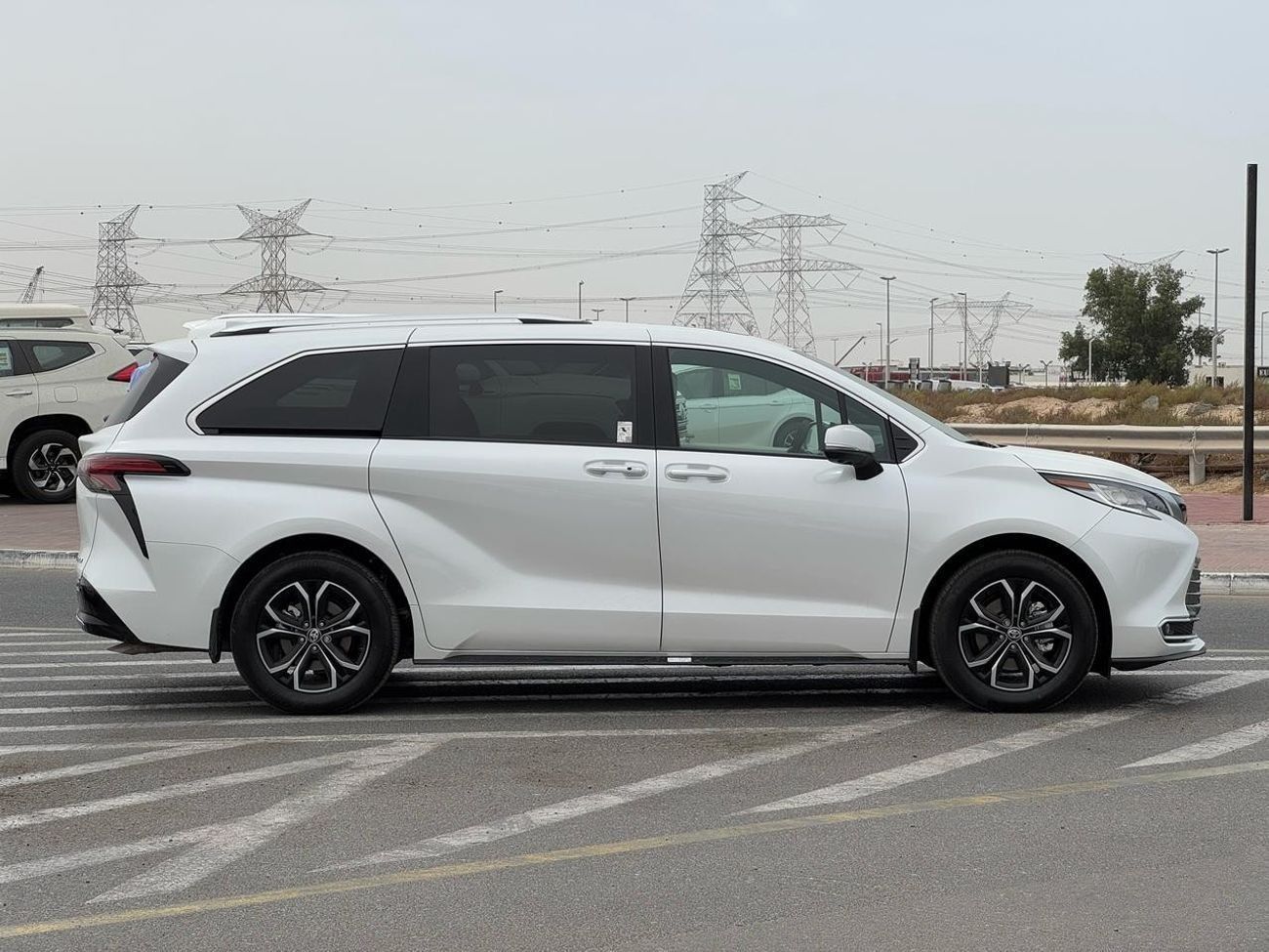 New 2025 Toyota Sienna 2.5L Hybrid Platinum Brand New 2025 for sale in Dubai - 833553