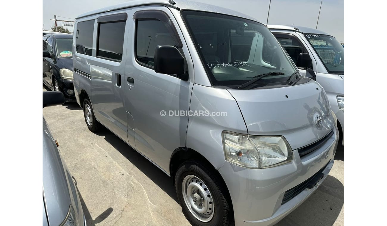 Used Toyota Townace 2018 for sale in Dubai - 616002