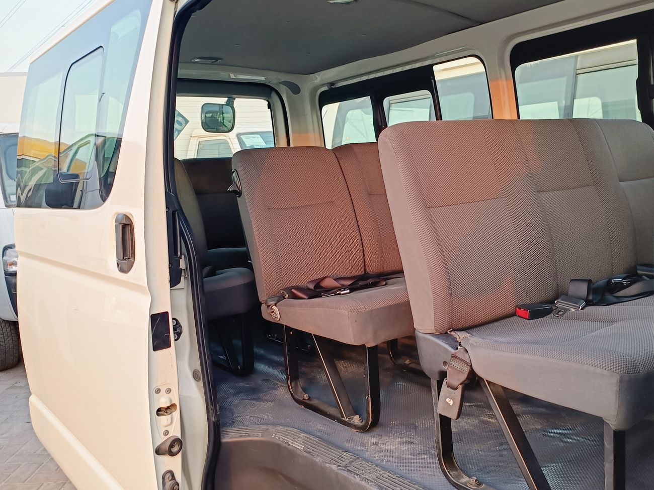 Used Toyota Hiace STANDARD ROOF 2.5L 4CY DIESEL MANUAL GEAR BOX / REAR ...