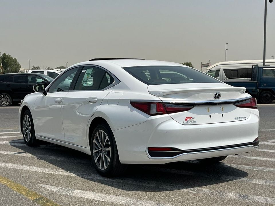 New LEXUS ES300h 2024 for sale in Dubai - 770736