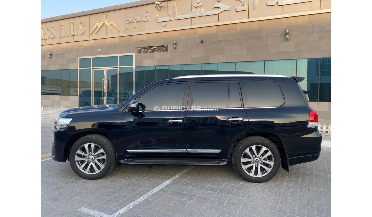 Used Toyota Land Cruiser VXR 2018 for sale in Dubai - 665453
