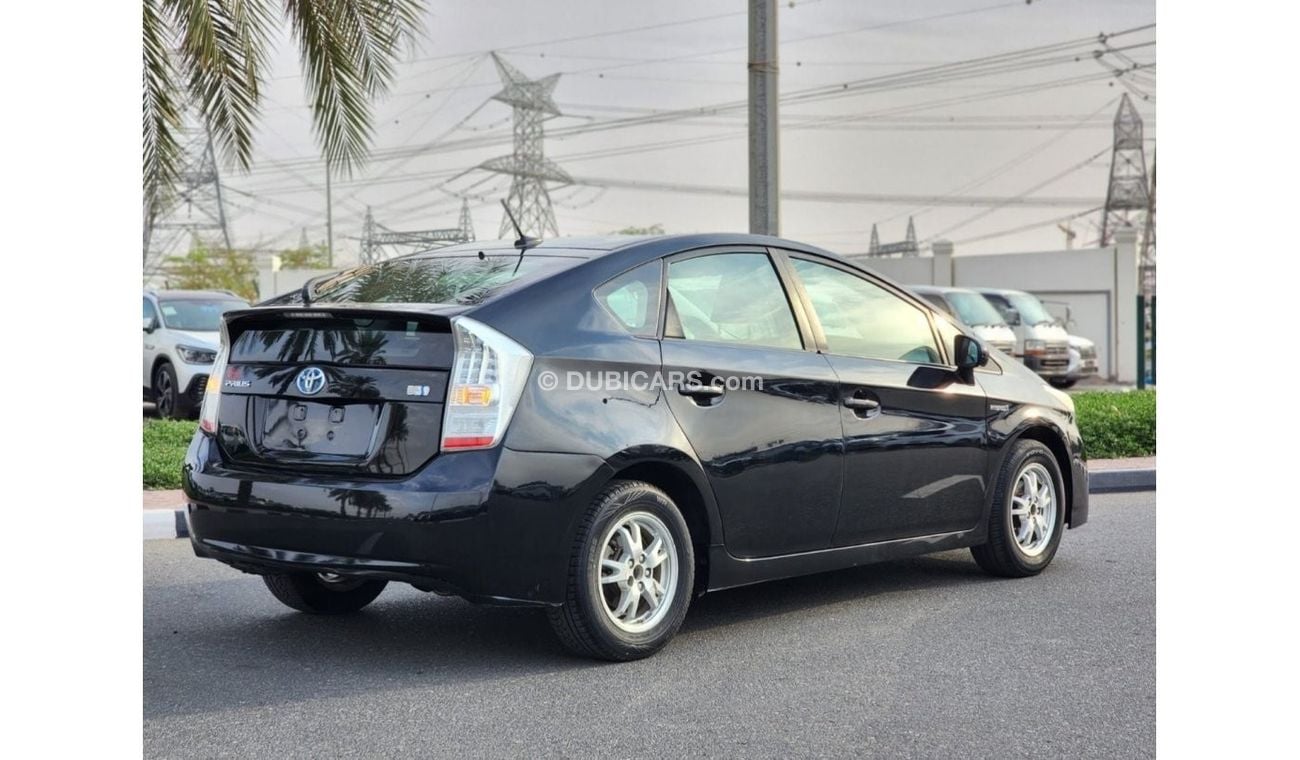 Used Toyota Prius 2011 for sale in Dubai - 684046