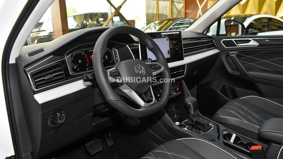 New VOLKSWAGEN TIGUAN 300 TSI 2WD | 2023 2023 for sale in Dubai - 720403