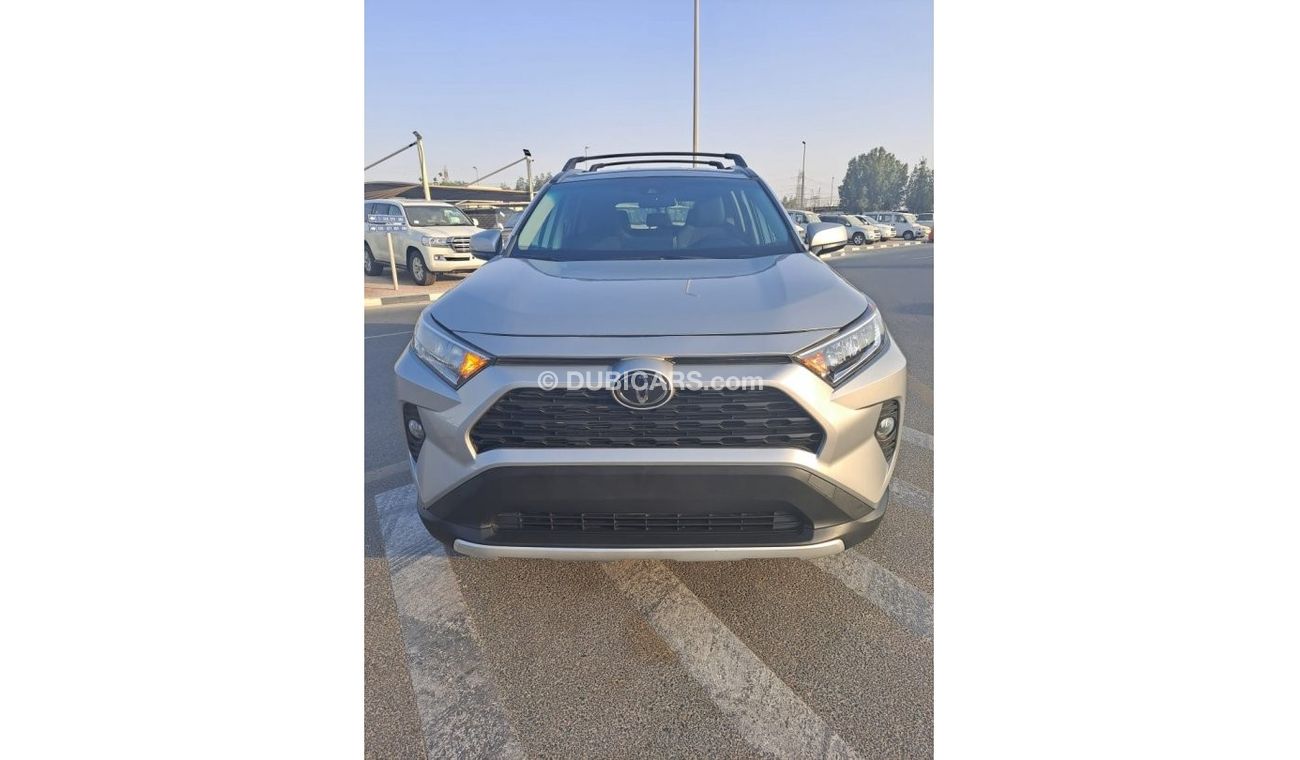 Used TOYOTA RAV4 VERY CLEAN CAR 2019 for sale in Dubai - 437653