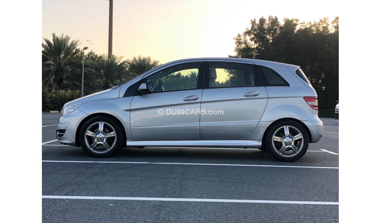 مستعملة مرسيدس بنز B 200 موديل 2009 خليجي حاله ممتازه جدا من الداخل ...