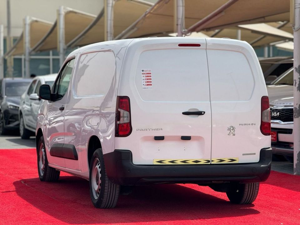 Used Peugeot Partner 2023 I VAN I Ref#595 2023 for sale in Sharjah - 830525