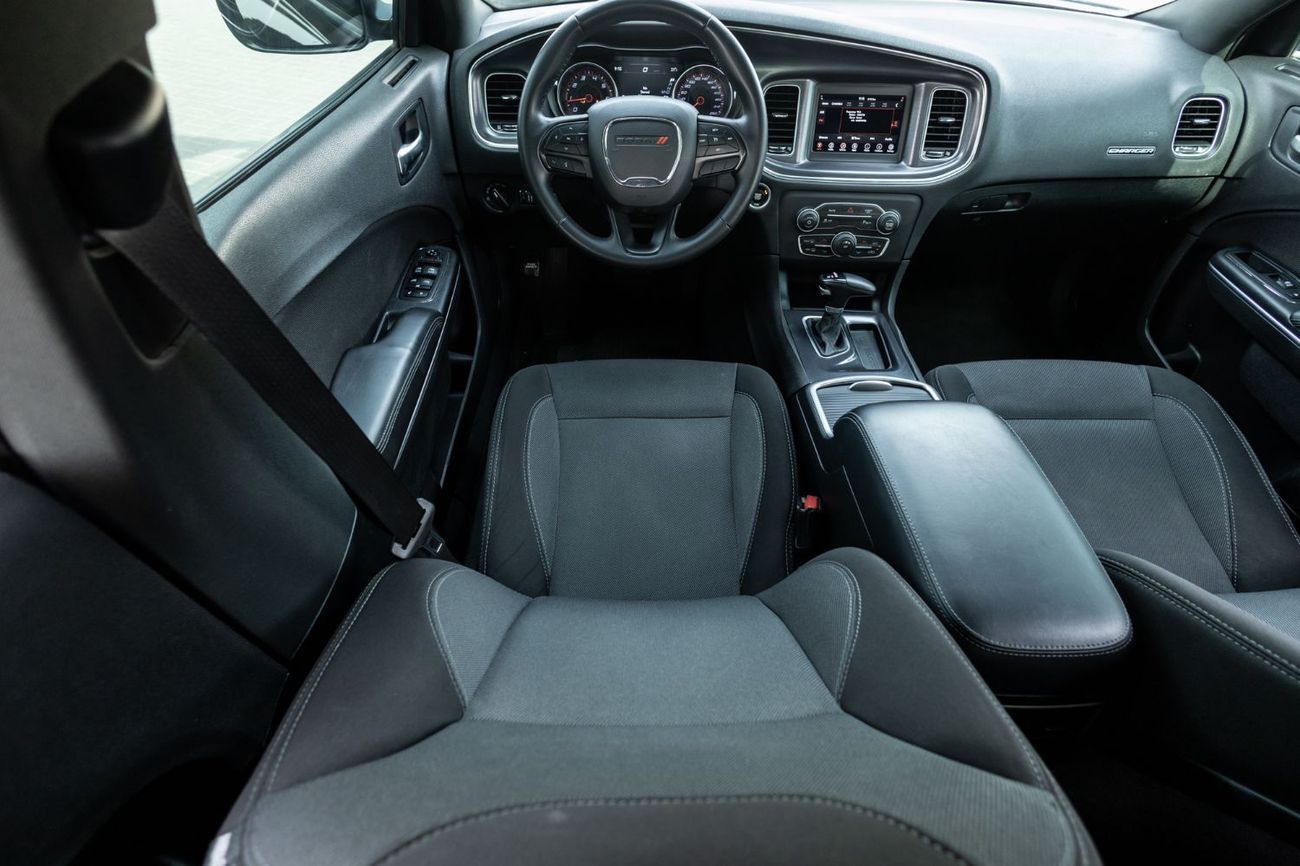 Used Dodge Charger SXT 3.6L 2018 for sale in Dubai - 893913
