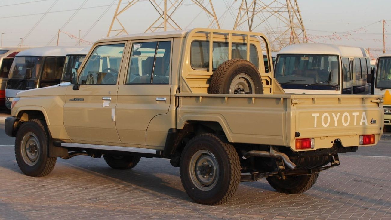 New Toyota Land Cruiser Pick Up LAND CRUISER LC79 DC 4.2L V6 DIESEL 2023 for sale in Dubai - 723557